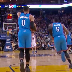 What is a Carry in Basketball? (When is it legal?) - Gaimday